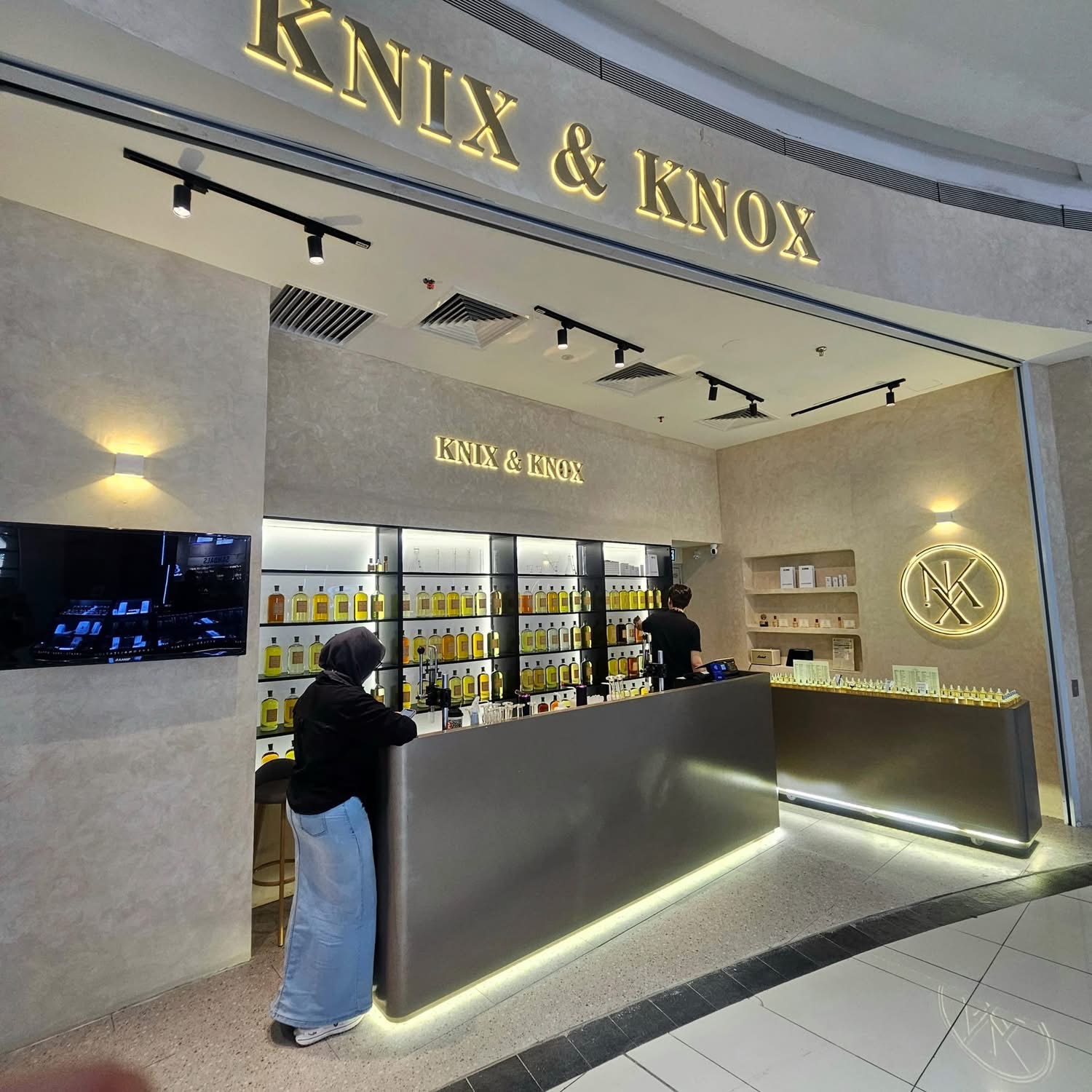 Knix & Knox - NUSENTRAL